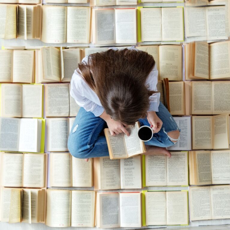 6 Helpful Tips for Reading Multiple Books at Once