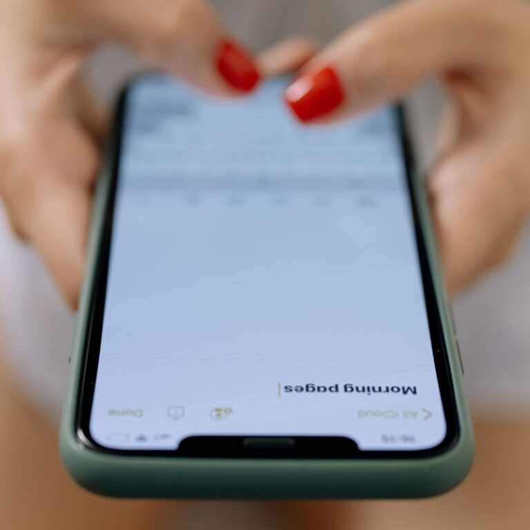 10 Best Book Reading Trackers: Printable, Journals, and Apps